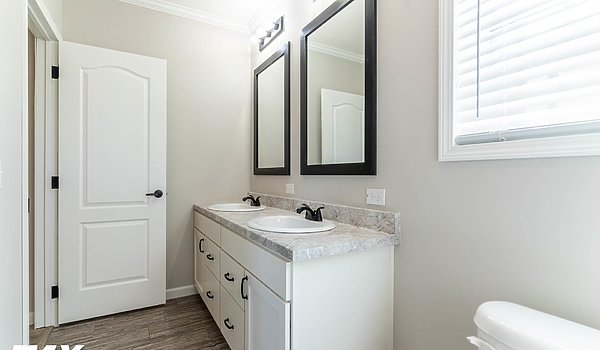 Signature Series / The Oasis DVHBSS-6811 built by Deer Valley Homebuilders